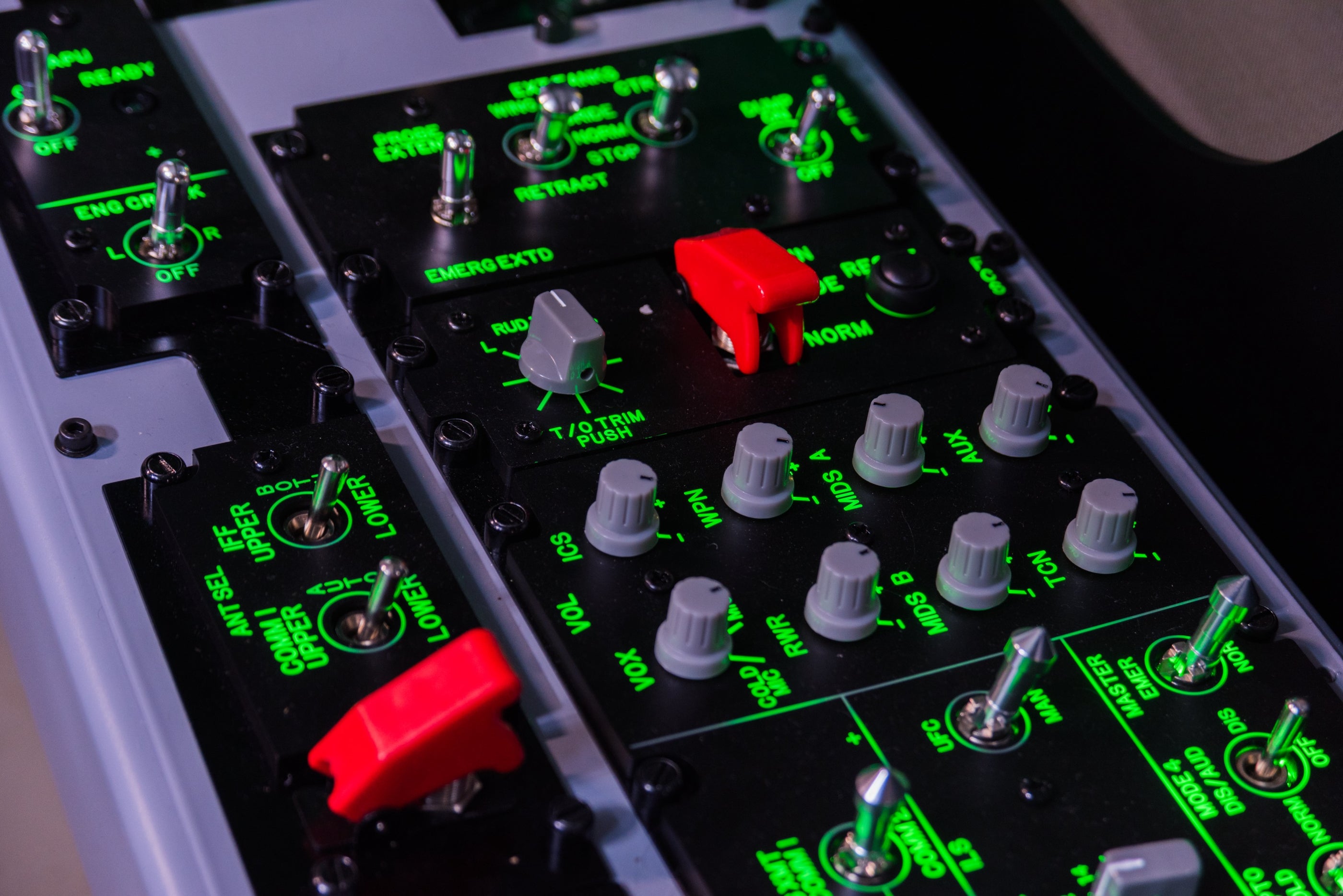 Dogfight Dynamics: Ultimate Realism in Flight Simulation Gear